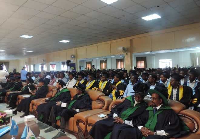 In ka badan 600 oo arday oo ka Qalin-jabiyay Jaamacada SIMAD (SAWIRRO ...